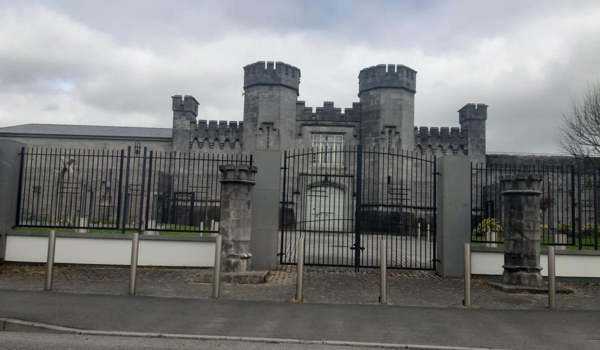 Huge Irish army bill to guard Portlaoise Prison - Laois Live