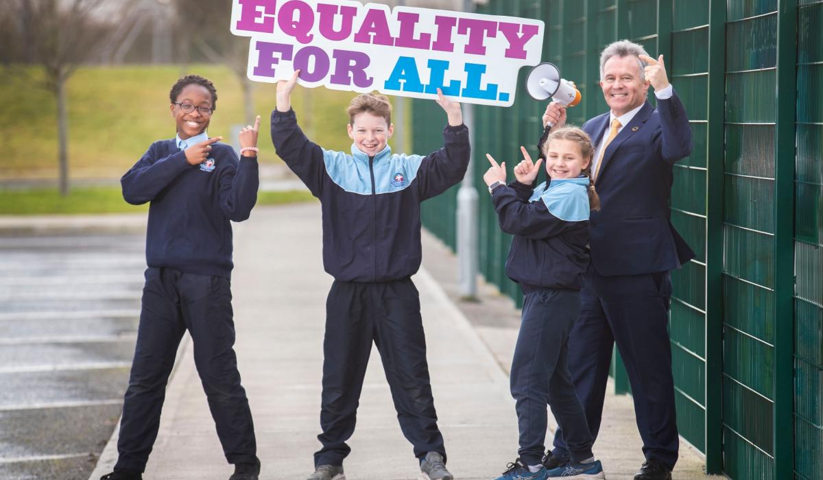 Portlaoise children help Laois minister launch world awards - Laois Live