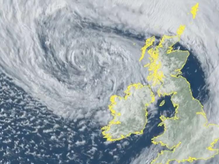 Met Éireann extends weather warning as 100 km stormy winds hit Ireland ...