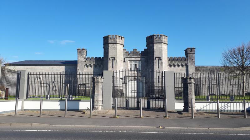 One of Portlaoise Prison's most famous inmates sacks his legal team ...