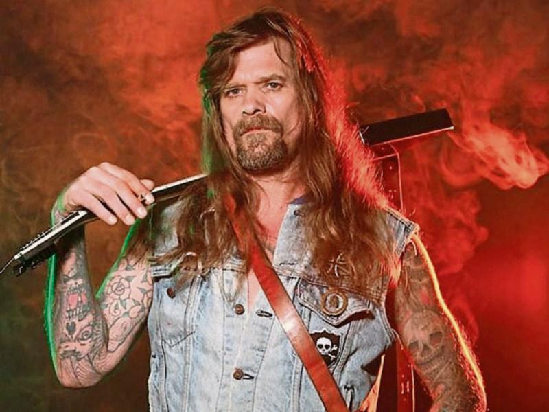 Mean Man plays a mean guitar - Laois Live