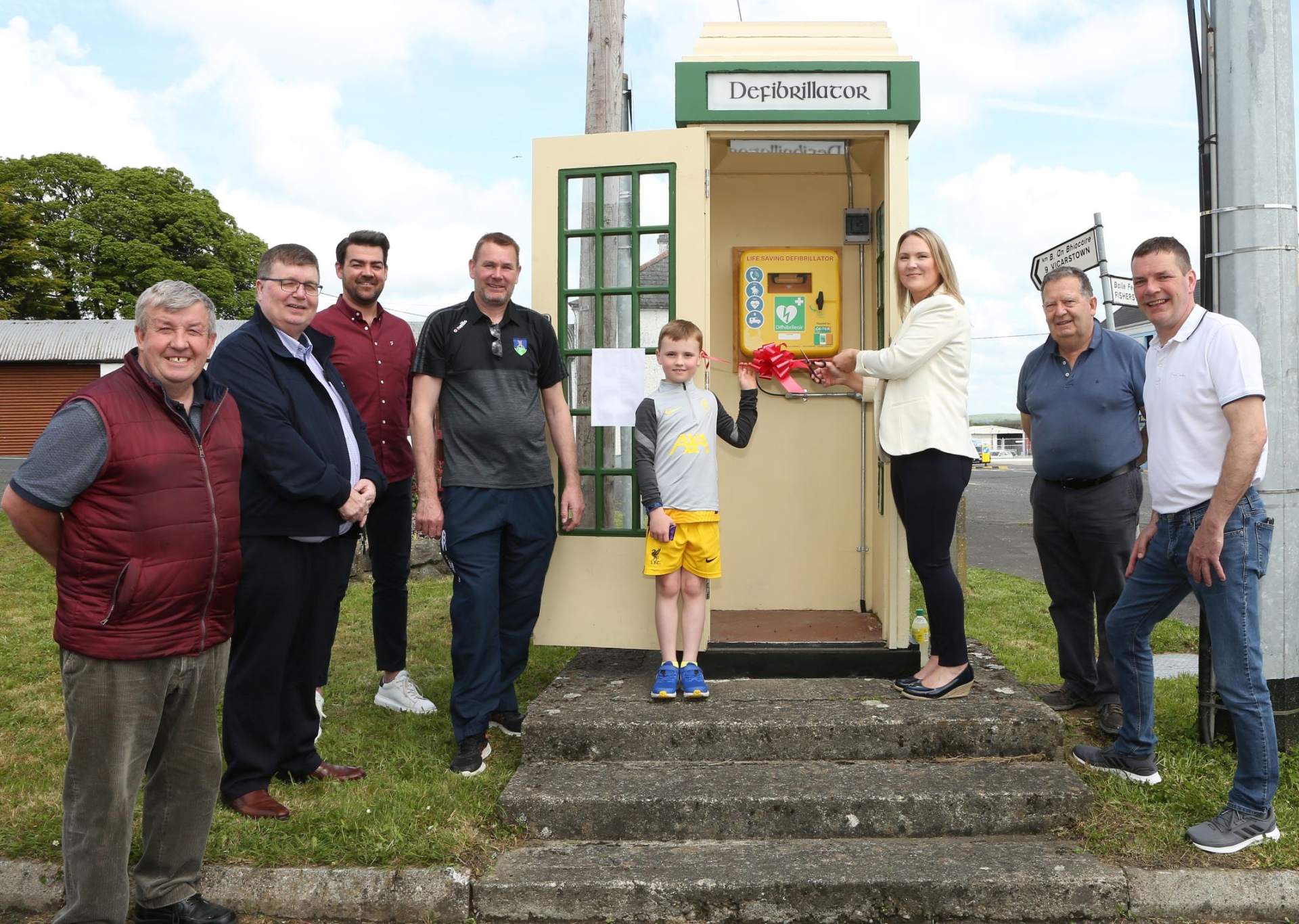 Laois village welcomes life saving defibrillator - Ireland Live