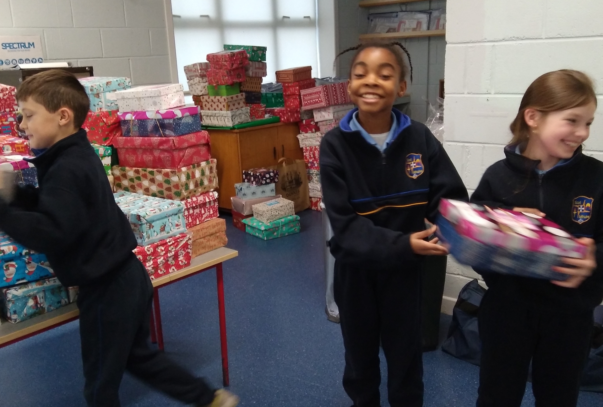 Laois schoolchildren send Christmas shoeboxes with love - Laois Live