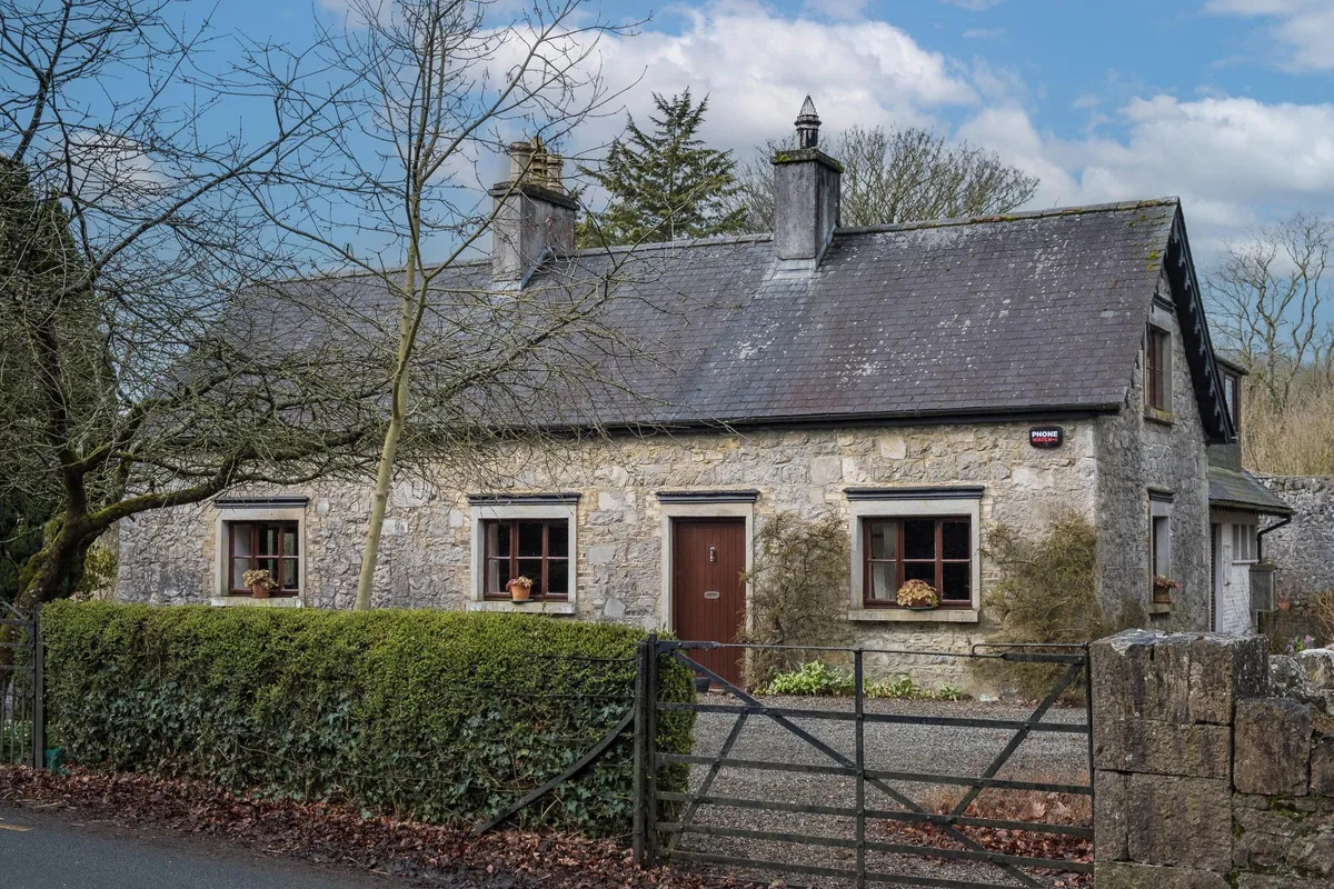 PROPERTY WATCH: 'Jaw dropping' big country home in the Midlands offers ...