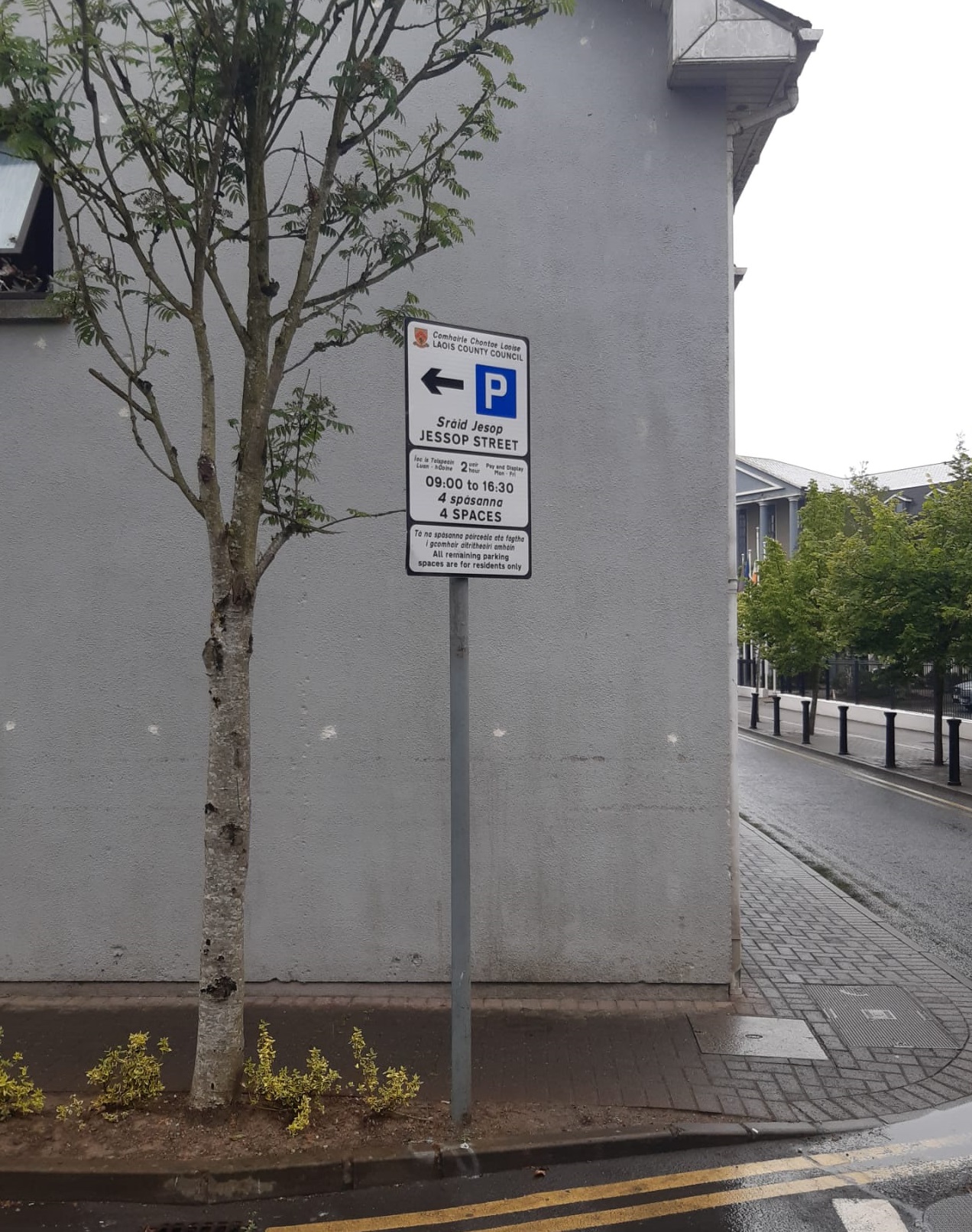 'Incredible' tiny sign eight foot high for Portlaoise paid parking ...