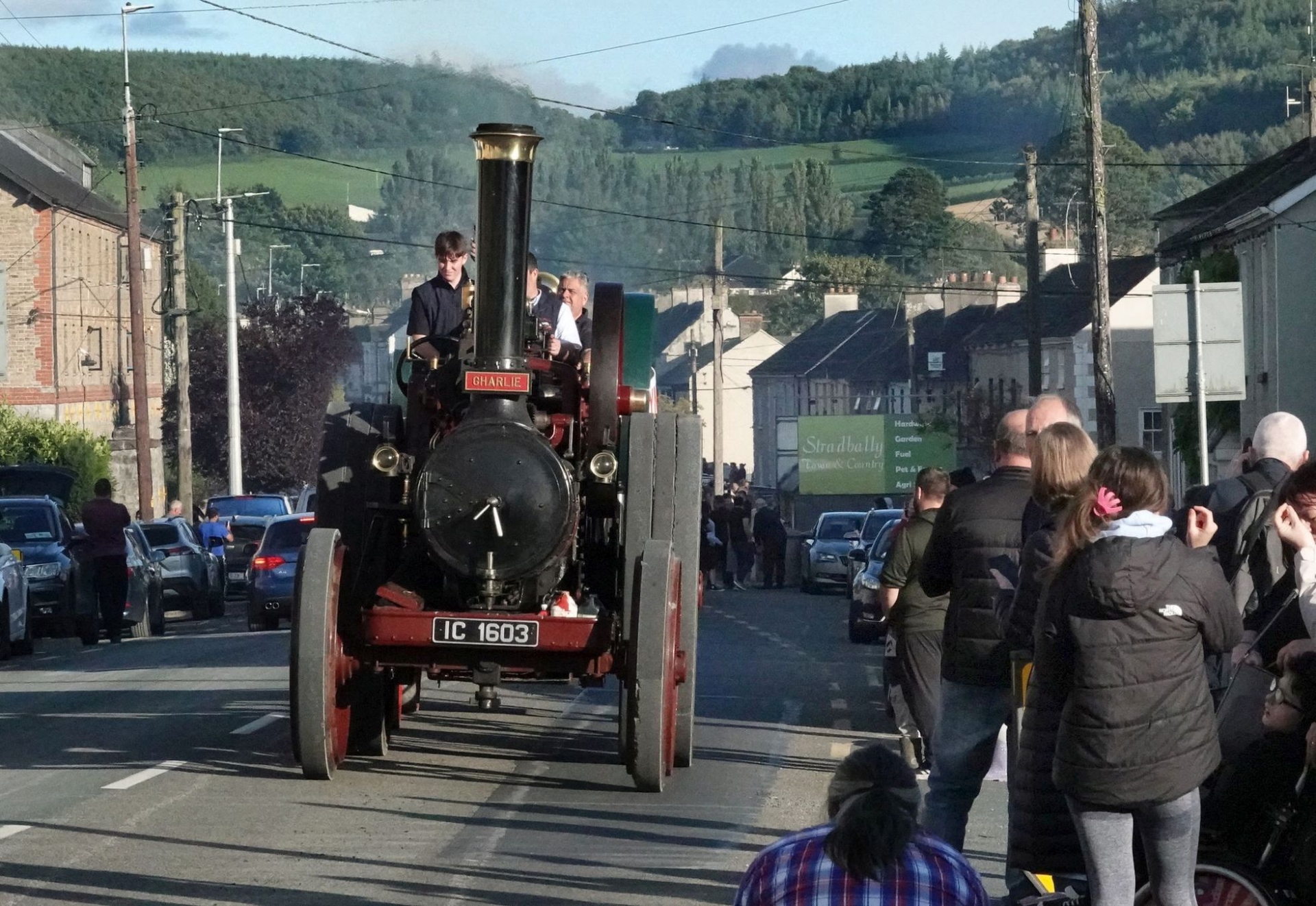 In PICTURES: Laois sunshine smiles at Stradbally steam parade - Page 1 ...