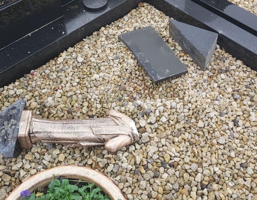 Laois Gardaí share update on Portlaoise cemetery descration - Ireland Live