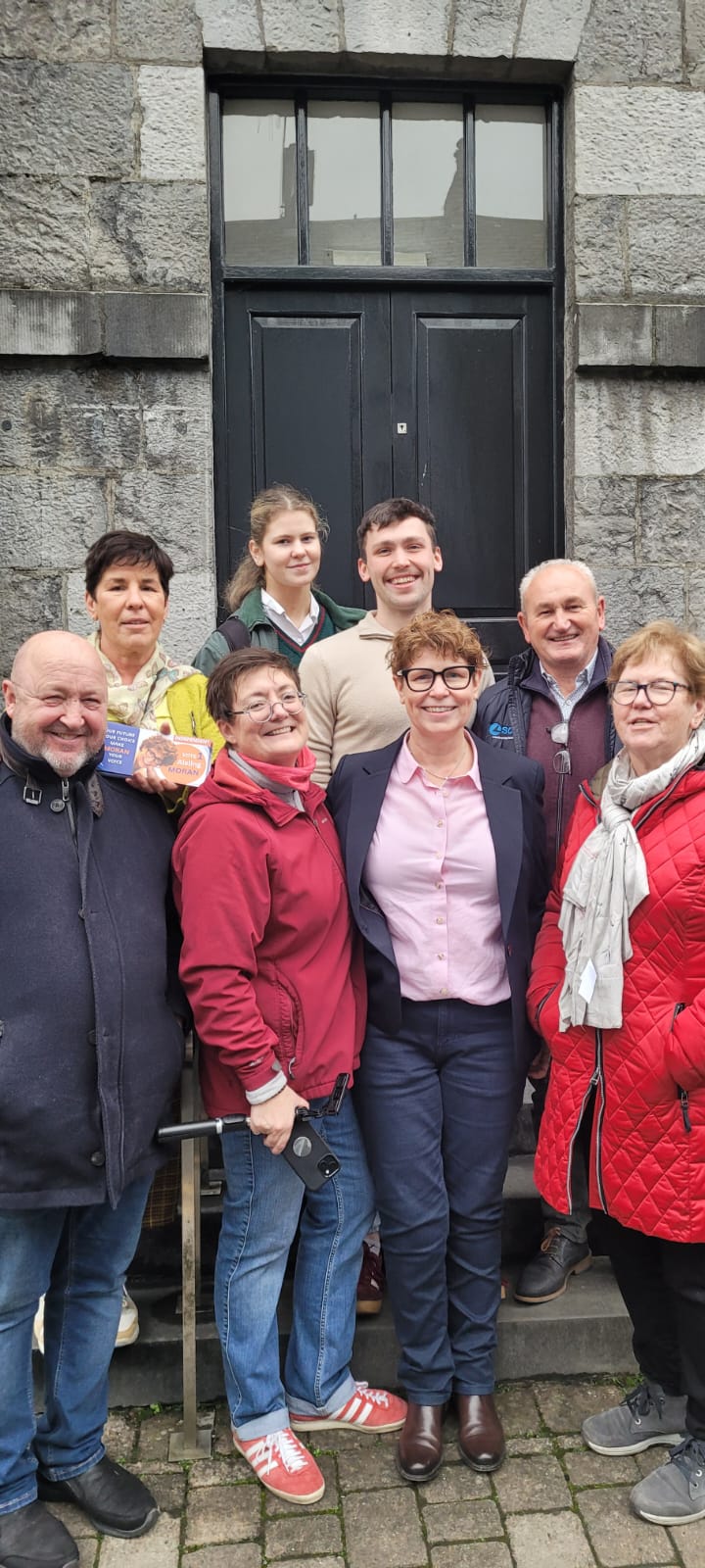 Laois Independent on canvas in Portlaoise battleground after signing on ...