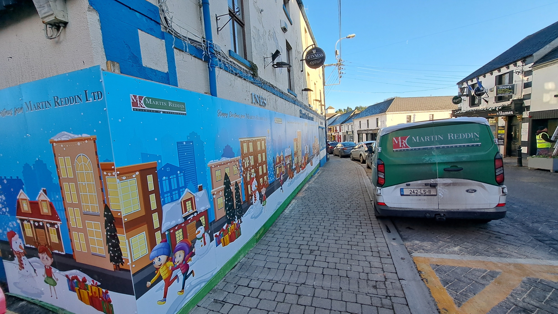 Santa comes to derelict Portlaoise pub thanks to Laois builder - Laois Live